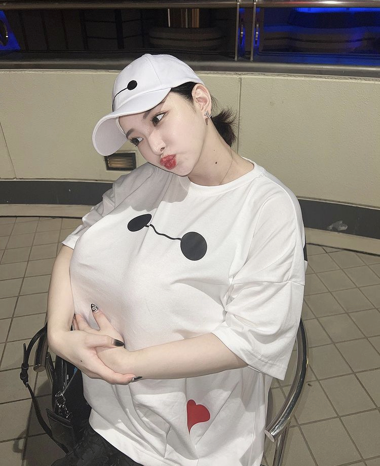 Ellaって誰？本名はいしづはるか？年齢などプロフィール！所属事務所は韓国NO1？ | havicoco